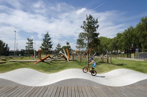 Parcs urbains de demain - s'amuser 2/5 - URBIS le mag